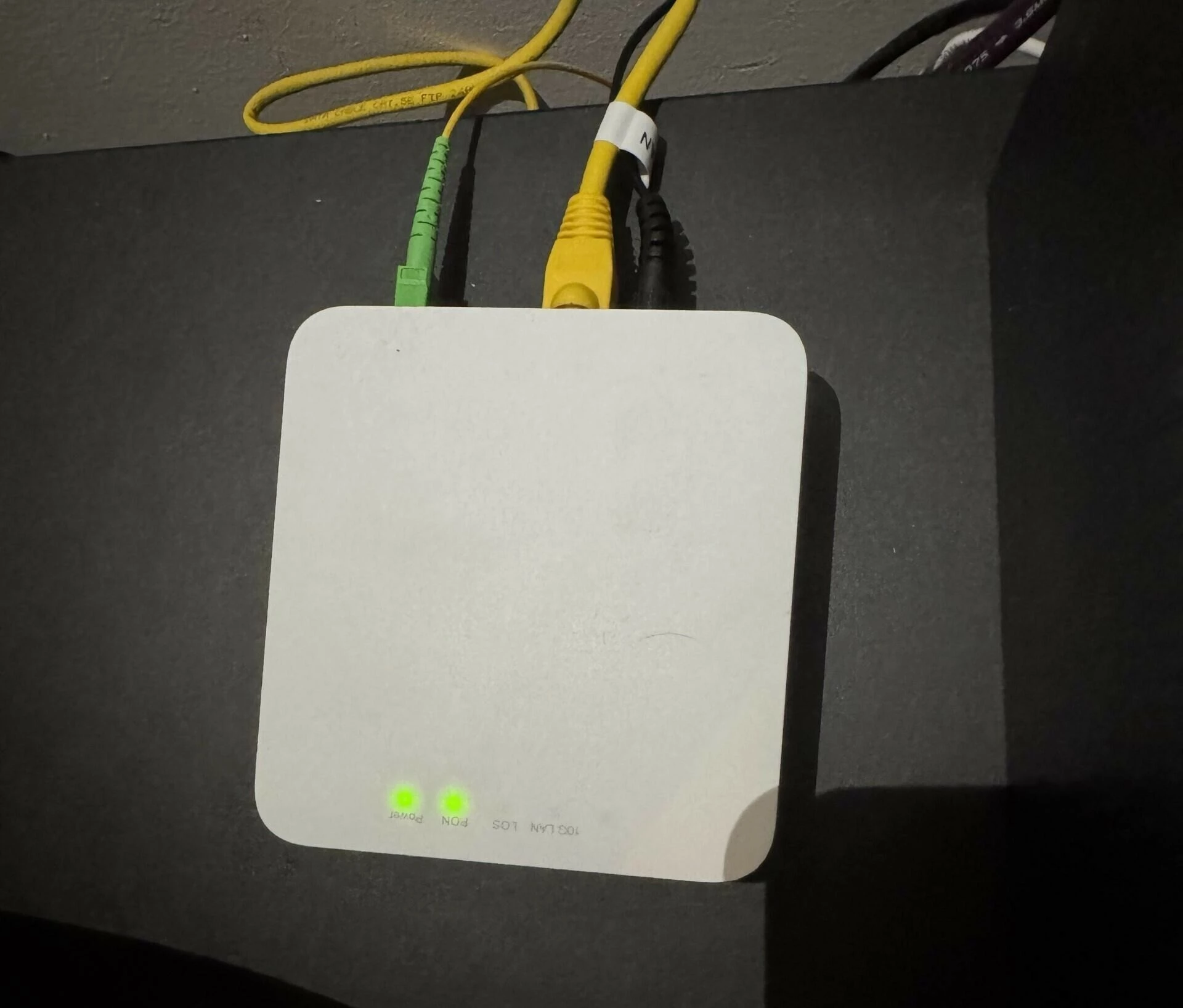 Huawei OptiXstar HN8010Ts-20 LAN poort doet het niet meer na stroom ...